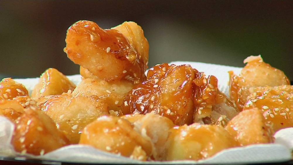 Chinese Toffee Apples: How To Make Chinese Toffee Apples | Food Food