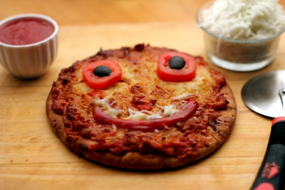 Vegetable Atta Pizza: How To Make Vegetable Atta Pizza | Food Food